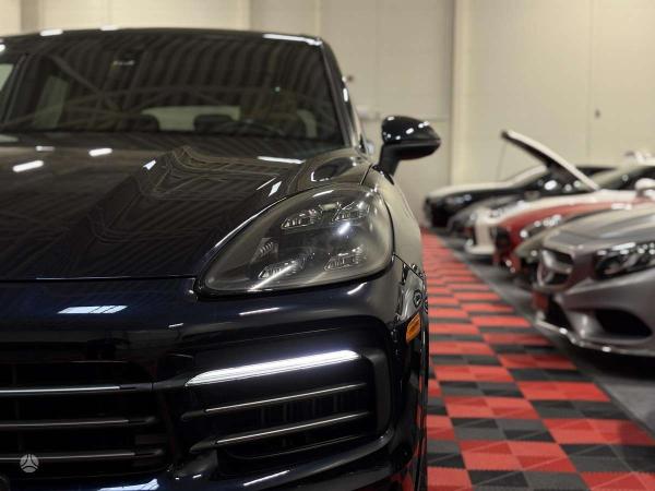 Blue Porsche Cayenne 2019 in Vilnius, with an engine capacity of 2.89 L and mileage of 94 thousand km for 47990 €, photo 7 on AUTOMOTO.COM.LV
