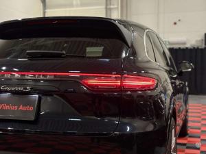Blue Porsche Cayenne 2019 in Vilnius, with an engine capacity of 2.89 L and mileage of 94 thousand km for 47990 €, photo 9 on AUTOMOTO.COM.LV