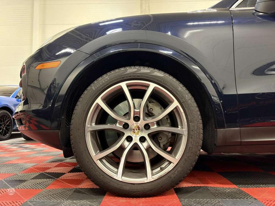Blue Porsche Cayenne 2019 in Vilnius, with an engine capacity of 2.89 L and mileage of 94 thousand km for 47990 €, photo 10 on AUTOMOTO.COM.LV