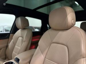 Blue Porsche Cayenne 2019 in Vilnius, with an engine capacity of 2.89 L and mileage of 94 thousand km for 47990 €, photo 17 on AUTOMOTO.COM.LV