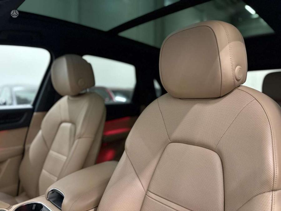 Blue Porsche Cayenne 2019 in Vilnius, with an engine capacity of 2.89 L and mileage of 94 thousand km for 47990 €, photo 17 on AUTOMOTO.COM.LV