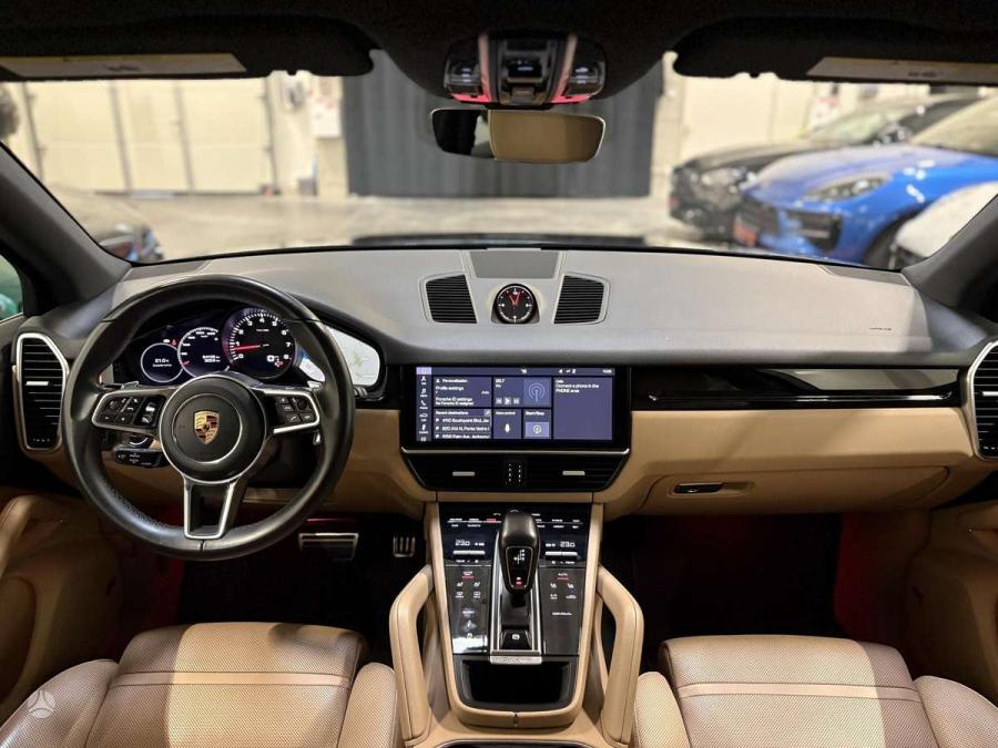 Blue Porsche Cayenne 2019 in Vilnius, with an engine capacity of 2.89 L and mileage of 94 thousand km for 47990 €, photo 21 on AUTOMOTO.COM.LV