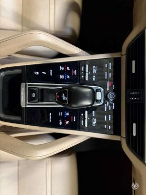 Blue Porsche Cayenne 2019 in Vilnius, with an engine capacity of 2.89 L and mileage of 94 thousand km for 47990 €, photo 25 on AUTOMOTO.COM.LV