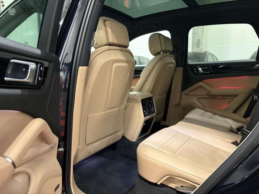 Blue Porsche Cayenne 2019 in Vilnius, with an engine capacity of 2.89 L and mileage of 94 thousand km for 47990 €, photo 33 on AUTOMOTO.COM.LV