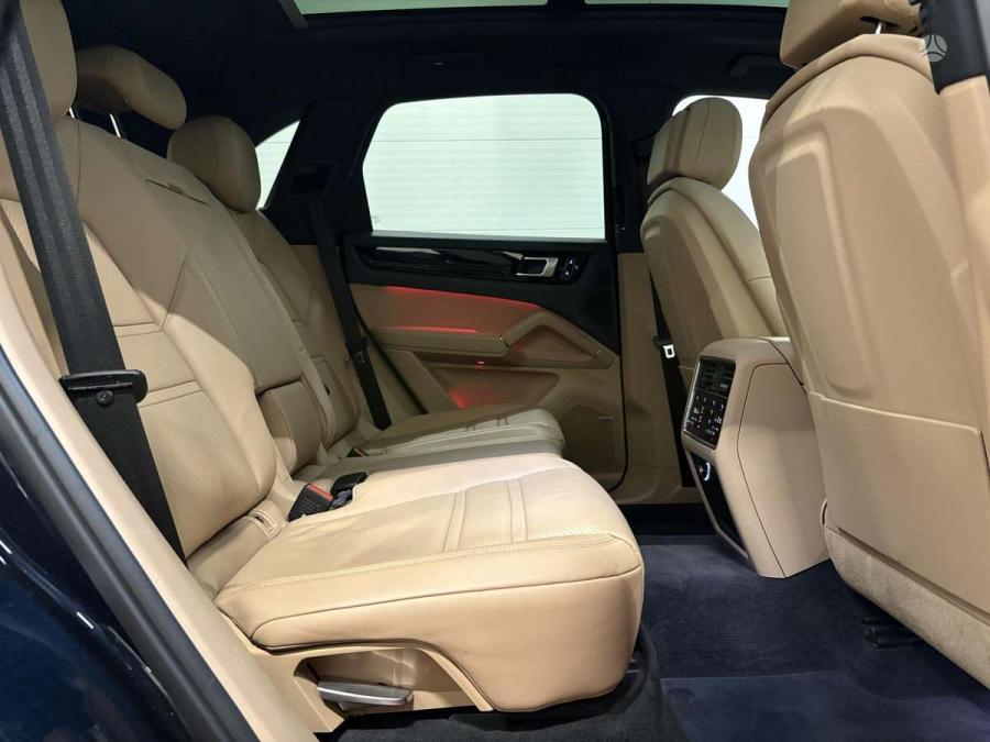 Blue Porsche Cayenne 2019 in Vilnius, with an engine capacity of 2.89 L and mileage of 94 thousand km for 47990 €, photo 34 on AUTOMOTO.COM.LV