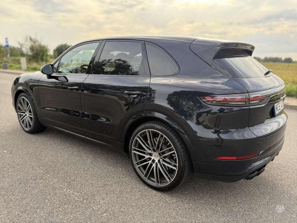 Blue Porsche Cayenne 2019 in Klaipeda, with an engine capacity of 4.00 L and mileage of 119 thousand km for 47900 €, photo 3 on AUTOMOTO.COM.LV