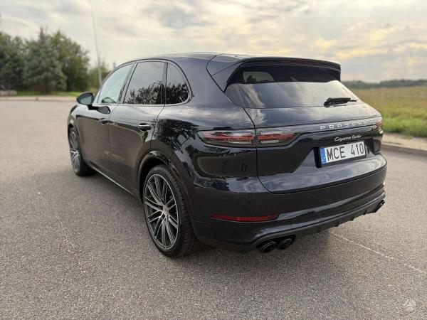 Blue Porsche Cayenne 2019 in Klaipeda, with an engine capacity of 4.00 L and mileage of 119 thousand km for 47900 €, photo 4 on AUTOMOTO.COM.LV