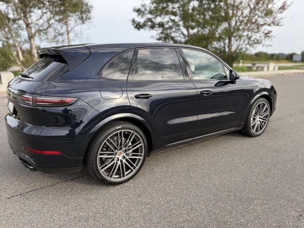 Blue Porsche Cayenne 2019 in Klaipeda, with an engine capacity of 4.00 L and mileage of 119 thousand km for 47900 €, photo 8 on AUTOMOTO.COM.LV