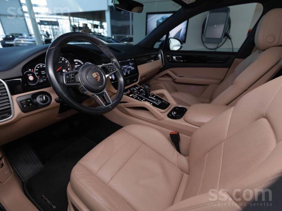 Blue Porsche Cayenne 2019 in Riga, with an engine capacity of 3.00 L and mileage of 92 thousand km for 39000 €, photo 5 on AUTOMOTO.COM.LV