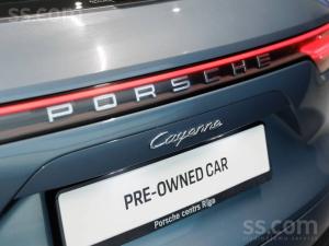 Blue Porsche Cayenne 2019 in Riga, with an engine capacity of 3.00 L and mileage of 92 thousand km for 39000 €, photo 11 on AUTOMOTO.COM.LV
