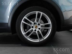 Blue Porsche Cayenne 2019 in Riga, with an engine capacity of 3.00 L and mileage of 92 thousand km for 39000 €, photo 14 on AUTOMOTO.COM.LV