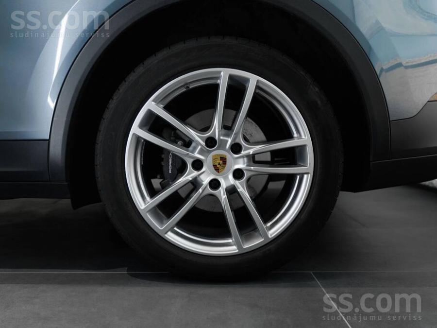 Blue Porsche Cayenne 2019 in Riga, with an engine capacity of 3.00 L and mileage of 92 thousand km for 39000 €, photo 14 on AUTOMOTO.COM.LV