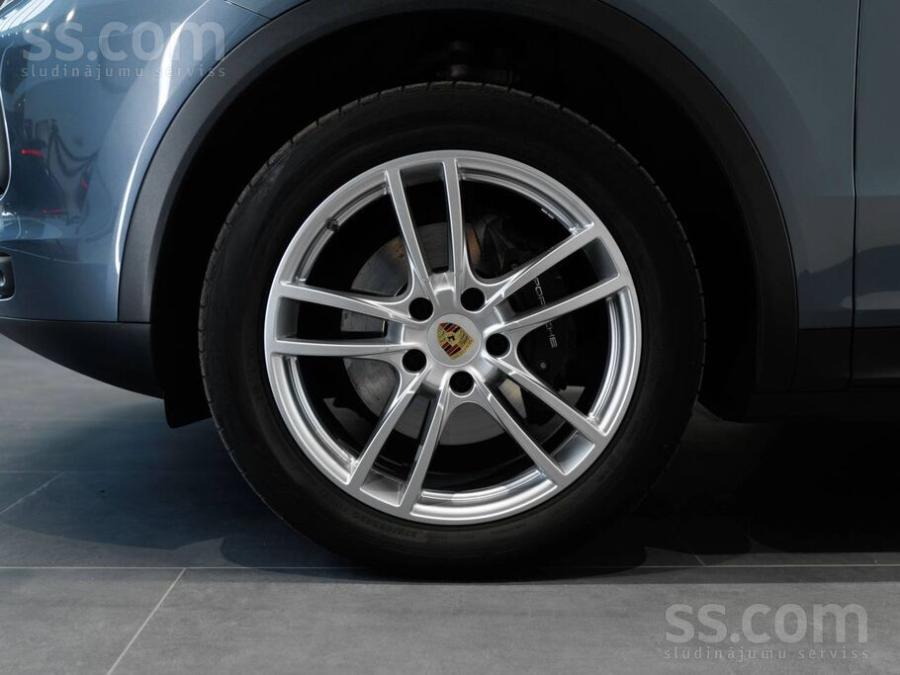 Blue Porsche Cayenne 2019 in Riga, with an engine capacity of 3.00 L and mileage of 92 thousand km for 39000 €, photo 15 on AUTOMOTO.COM.LV