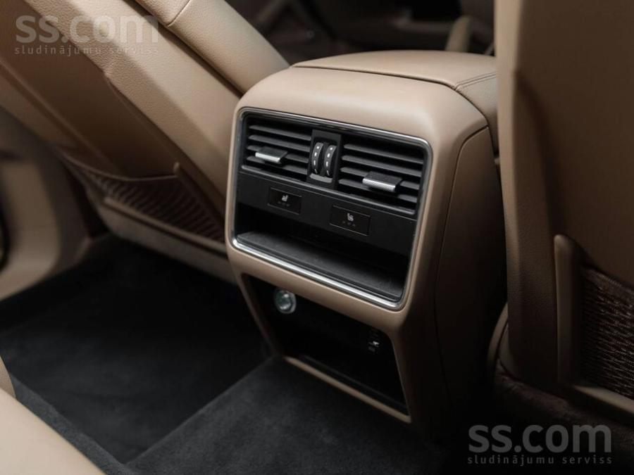 Blue Porsche Cayenne 2019 in Riga, with an engine capacity of 3.00 L and mileage of 92 thousand km for 39000 €, photo 22 on AUTOMOTO.COM.LV
