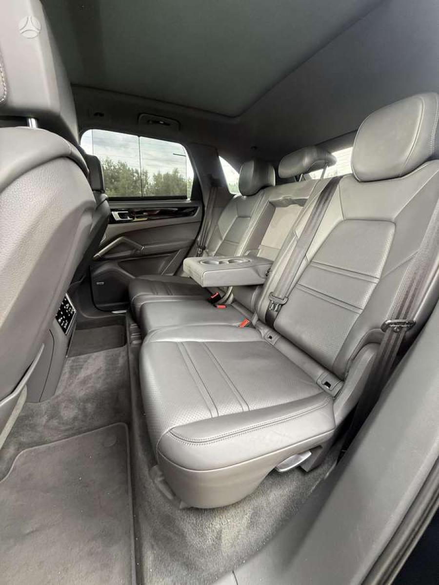 Zils Porsche Cayenne 2020 Kauņa, ar dzinēja tilpumu 3.00 L un nobraukumu 107 tūkst. km par 32500 €, foto 9 vietnē AUTOMOTO.COM.LV