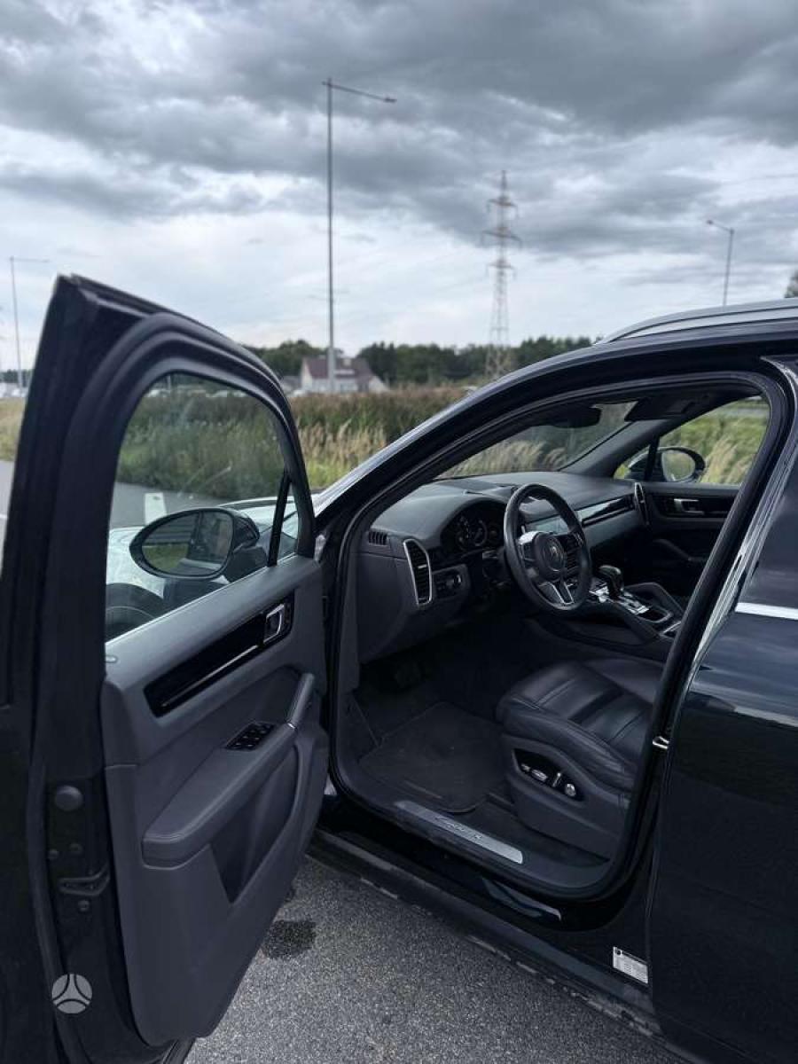 Zils Porsche Cayenne 2020 Kauņa, ar dzinēja tilpumu 3.00 L un nobraukumu 107 tūkst. km par 32500 €, foto 12 vietnē AUTOMOTO.COM.LV