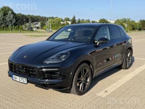 Blue Porsche Cayenne 2022 in Riga, with an engine capacity of 3.00 L and mileage of 40 thousand km for 73500 €, photo  on AUTOMOTO.COM.LV