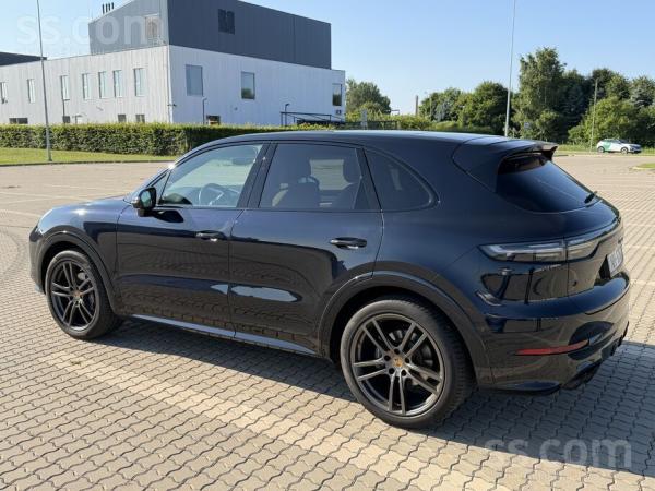 Blue Porsche Cayenne 2022 in Riga, with an engine capacity of 3.00 L and mileage of 40 thousand km for 73500 €, photo 6 on AUTOMOTO.COM.LV