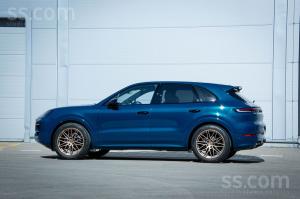 Zils Porsche Cayenne 2023 Rīga, ar dzinēja tilpumu 3.00 L un nobraukumu 63 tūkst. km par 80000 €, foto 10 vietnē AUTOMOTO.COM.LV