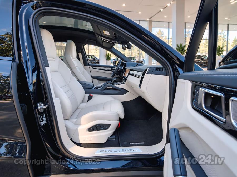 Zils Porsche Cayenne 2023 Tallina, ar dzinēja tilpumu 3.00 L un nobraukumu 44 tūkst. km par 82500 €, foto 19 vietnē AUTOMOTO.COM.LV