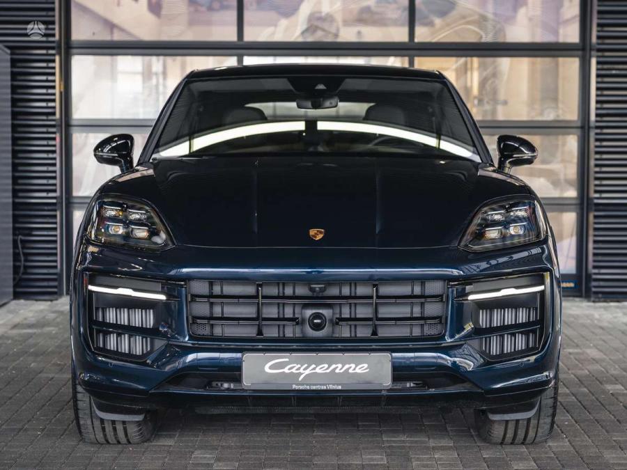 Blue Porsche Cayenne 2025 in Vilnius, with an engine capacity of 3.00 L and mileage of 2 thousand km for 147038 €, photo 8 on AUTOMOTO.COM.LV