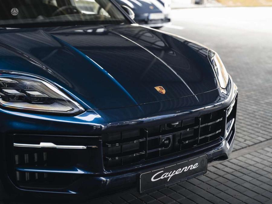 Blue Porsche Cayenne 2025 in Vilnius, with an engine capacity of 3.00 L and mileage of 2 thousand km for 147038 €, photo 9 on AUTOMOTO.COM.LV