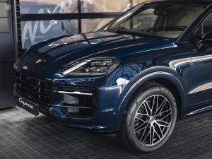 Blue Porsche Cayenne 2025 in Vilnius, with an engine capacity of 3.00 L and mileage of 2 thousand km for 147038 €, photo 10 on AUTOMOTO.COM.LV