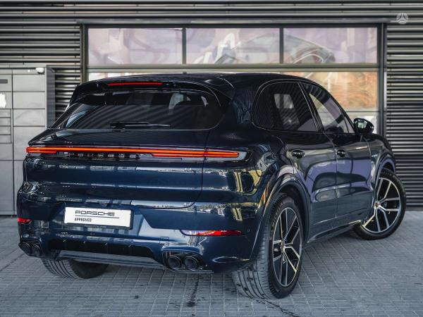 Blue Porsche Cayenne 2025 in Vilnius, with an engine capacity of 3.00 L and mileage of 3 thousand km for 140911 €, photo 5 on AUTOMOTO.COM.LV