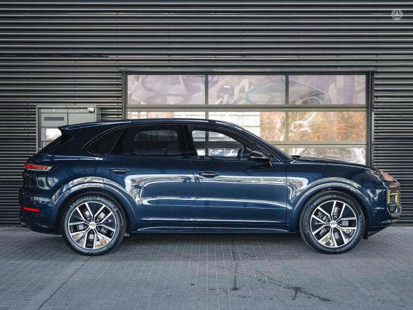 Blue Porsche Cayenne 2025 in Vilnius, with an engine capacity of 3.00 L and mileage of 3 thousand km for 140911 €, photo 6 on AUTOMOTO.COM.LV
