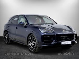 Blue Porsche Cayenne 2026 in Tallinn, with an engine capacity of 3.00 L and mileage of 4 thousand km for 143900 €, photo 4 on AUTOMOTO.COM.LV