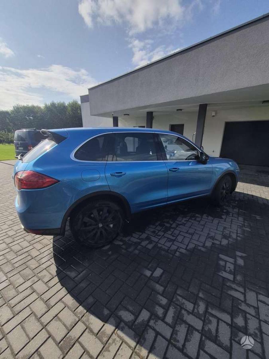 Blue Porsche Cayenne 2012 in Kupiskis, with an engine capacity of 3.00 L and mileage of 305 thousand km for 12500 €, photo 3 on AUTOMOTO.COM.LV