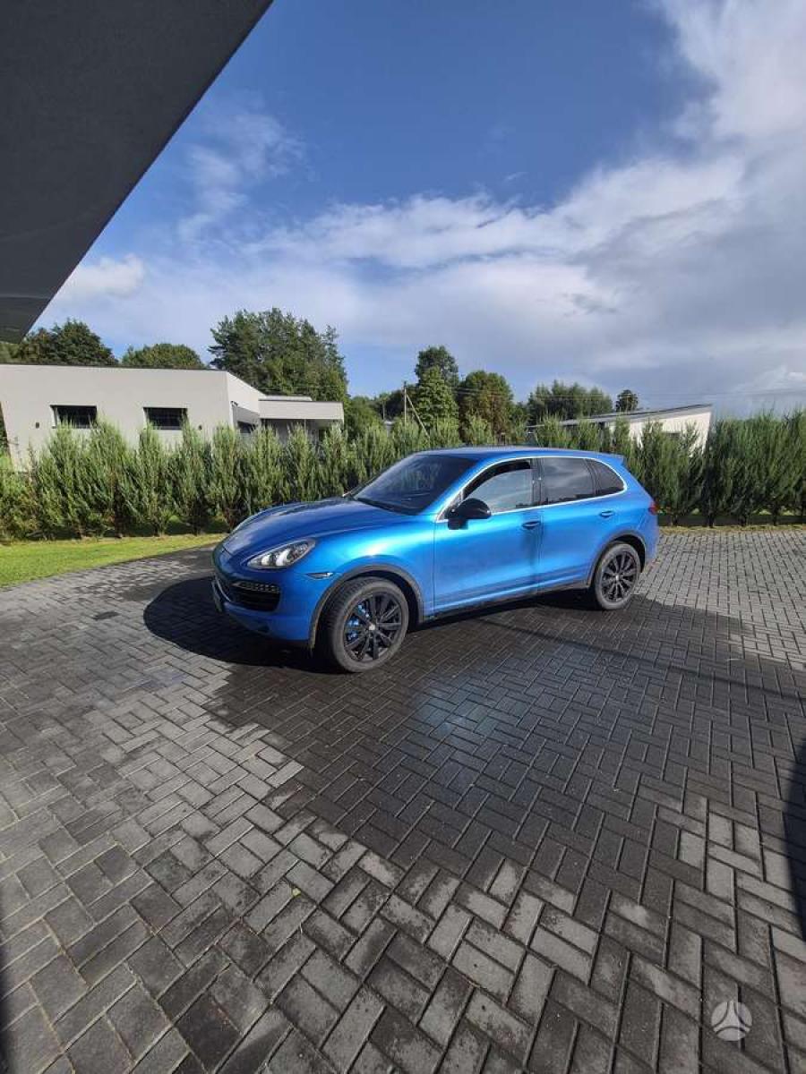 Blue Porsche Cayenne 2012 in Kupiskis, with an engine capacity of 3.00 L and mileage of 305 thousand km for 12500 €, photo 5 on AUTOMOTO.COM.LV