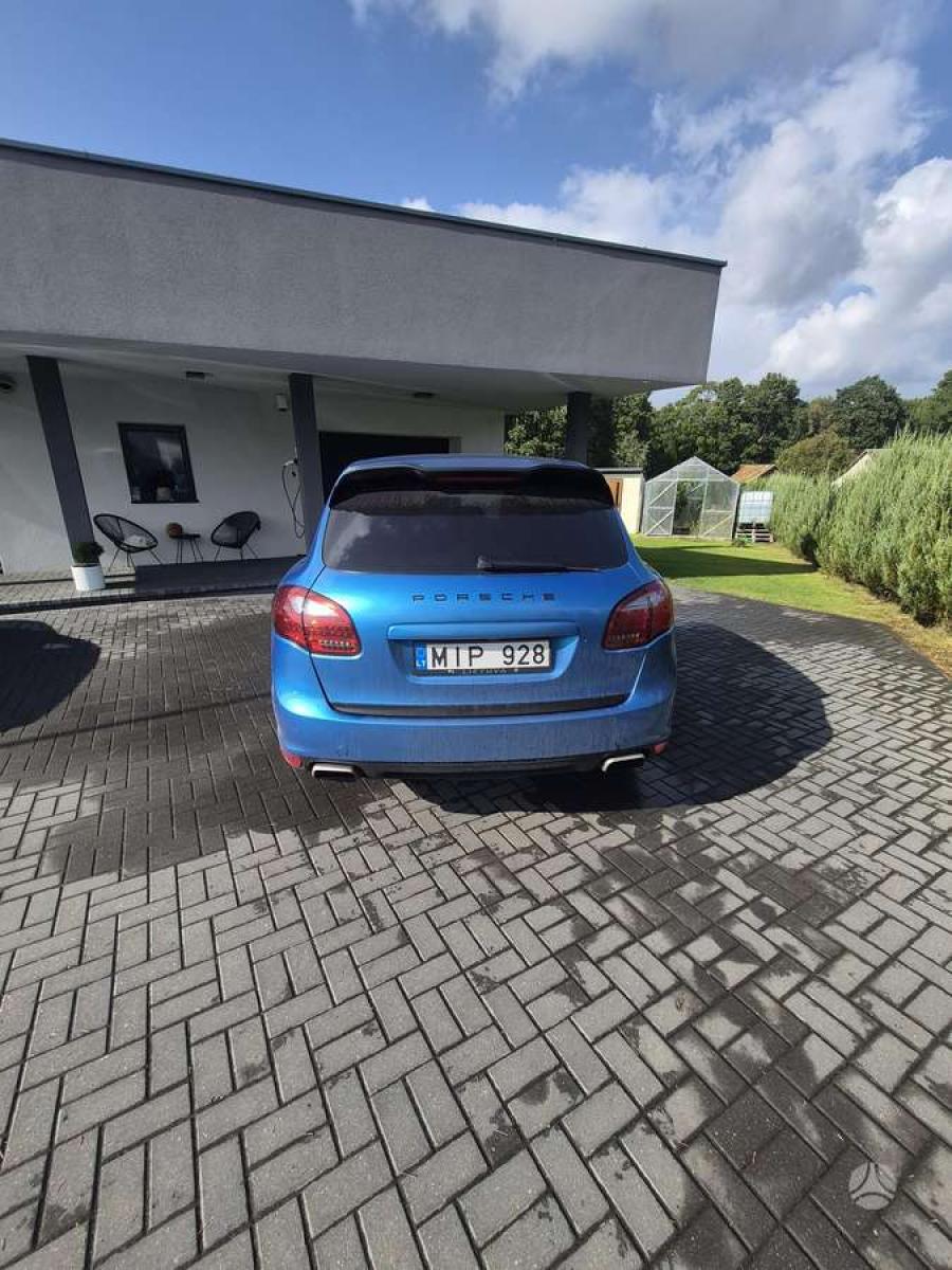 Blue Porsche Cayenne 2012 in Kupiskis, with an engine capacity of 3.00 L and mileage of 305 thousand km for 12500 €, photo 6 on AUTOMOTO.COM.LV