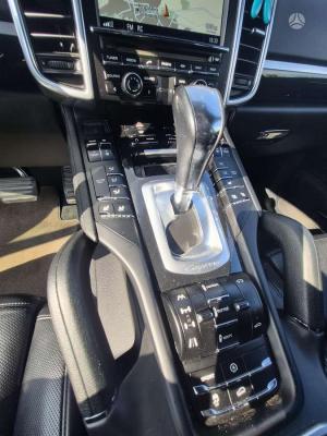 Blue Porsche Cayenne 2012 in Kupiskis, with an engine capacity of 3.00 L and mileage of 305 thousand km for 12500 €, photo 8 on AUTOMOTO.COM.LV