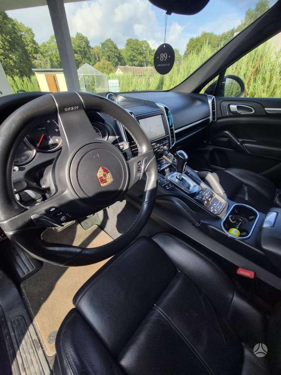 Blue Porsche Cayenne 2012 in Kupiskis, with an engine capacity of 3.00 L and mileage of 305 thousand km for 12500 €, photo 9 on AUTOMOTO.COM.LV