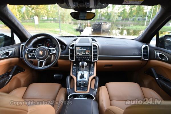 Blue Porsche Cayenne 2014 in Polva, with an engine capacity of 4.80 L and mileage of 230 thousand km for 25000 €, photo 8 on AUTOMOTO.COM.LV