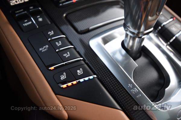 Blue Porsche Cayenne 2014 in Polva, with an engine capacity of 4.80 L and mileage of 230 thousand km for 25000 €, photo 11 on AUTOMOTO.COM.LV