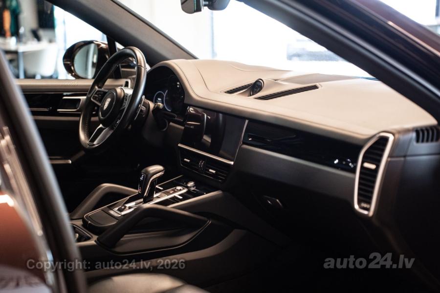 Brūns Porsche Cayenne 2019 Tallina, ar dzinēja tilpumu 3.00 L un nobraukumu 138 tūkst. km par 49899 €, foto 16 vietnē AUTOMOTO.COM.LV