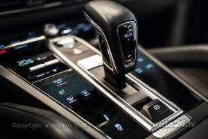 Brūns Porsche Cayenne 2019 Tallina, ar dzinēja tilpumu 3.00 L un nobraukumu 138 tūkst. km par 49899 €, foto 17 vietnē AUTOMOTO.COM.LV