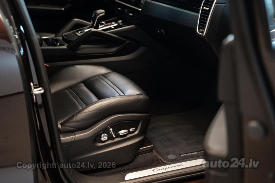 Brūns Porsche Cayenne 2019 Tallina, ar dzinēja tilpumu 3.00 L un nobraukumu 138 tūkst. km par 49899 €, foto 20 vietnē AUTOMOTO.COM.LV
