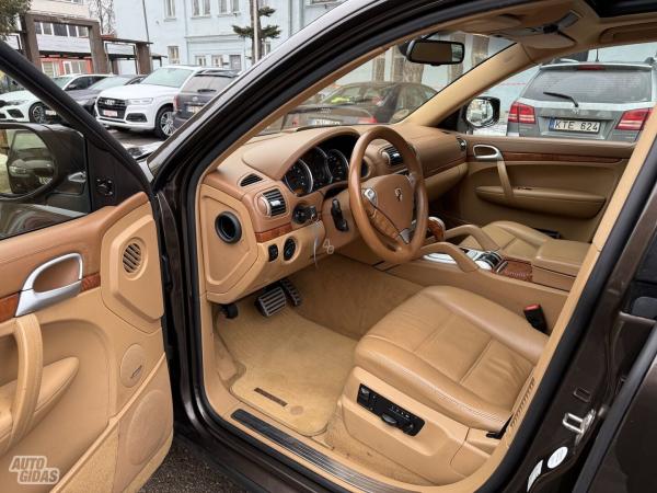 Brown Porsche Cayenne 2009 in Kaunas, with an engine capacity of 4.80 L and mileage of 223 thousand km for 8000 €, photo 6 on AUTOMOTO.COM.LV
