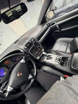 Brown Porsche Cayenne 2009 in Vilnius, with an engine capacity of 0.00 L and mileage of 228 thousand km for 9 €, photo 4 on AUTOMOTO.COM.LV