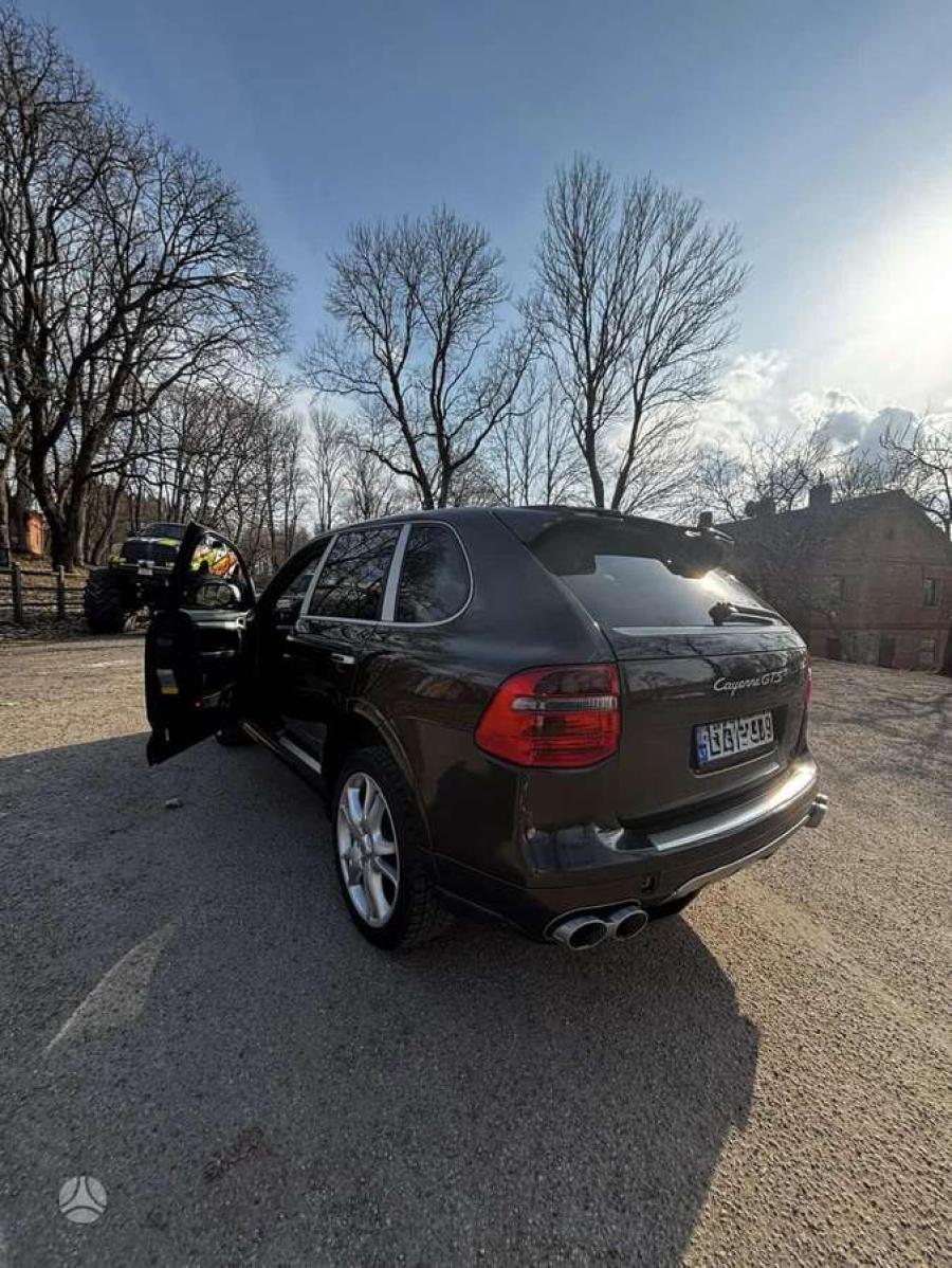 Brown Porsche Cayenne 2009 in Vilnius, with an engine capacity of 0.00 L and mileage of 228 thousand km for 9 €, photo 9 on AUTOMOTO.COM.LV