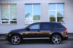Brown Porsche Cayenne 2009 in Riga, with an engine capacity of 3.60 L and mileage of 187 thousand km for 8995 €, photo 3 on AUTOMOTO.COM.LV
