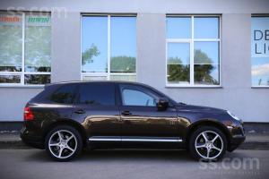 Brown Porsche Cayenne 2009 in Riga, with an engine capacity of 3.60 L and mileage of 187 thousand km for 8995 €, photo 4 on AUTOMOTO.COM.LV