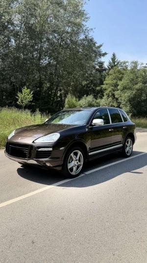 Brown Porsche Cayenne 2009 in Vilnius, with an engine capacity of 2.97 L and mileage of 228 thousand km for 9500 €, photo  on AUTOMOTO.COM.LV