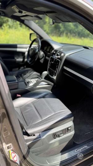 Brown Porsche Cayenne 2009 in Vilnius, with an engine capacity of 2.97 L and mileage of 228 thousand km for 9500 €, photo 9 on AUTOMOTO.COM.LV