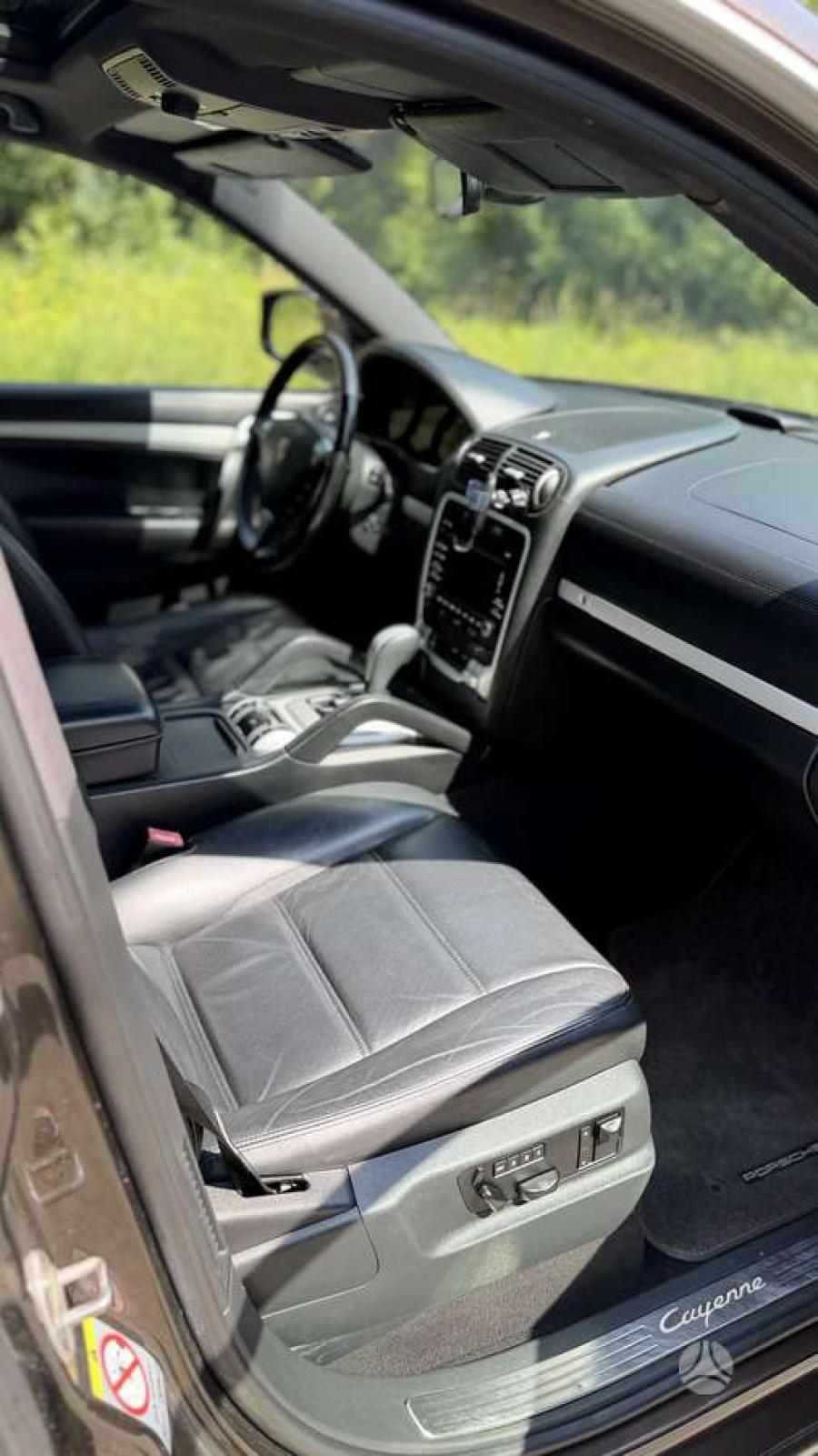 Brown Porsche Cayenne 2009 in Vilnius, with an engine capacity of 2.97 L and mileage of 228 thousand km for 9500 €, photo 9 on AUTOMOTO.COM.LV