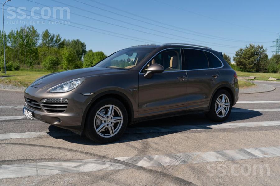 Brūns Porsche Cayenne 2010 Rīga, ar dzinēja tilpumu 3.00 L un nobraukumu 103 tūkst. km par 18000 €, foto 3 vietnē AUTOMOTO.COM.LV