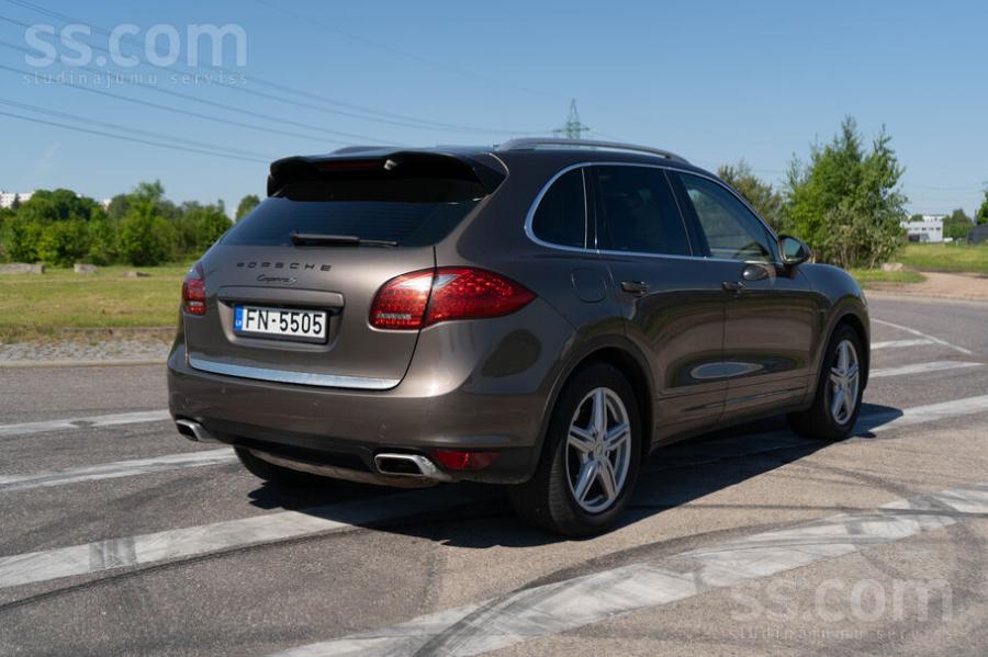 Brūns Porsche Cayenne 2010 Rīga, ar dzinēja tilpumu 3.00 L un nobraukumu 103 tūkst. km par 18000 €, foto 6 vietnē AUTOMOTO.COM.LV